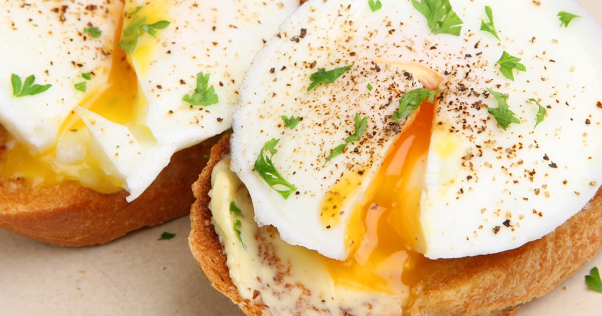 How to poach eggs and get them perfectly cooked with a runny yolk