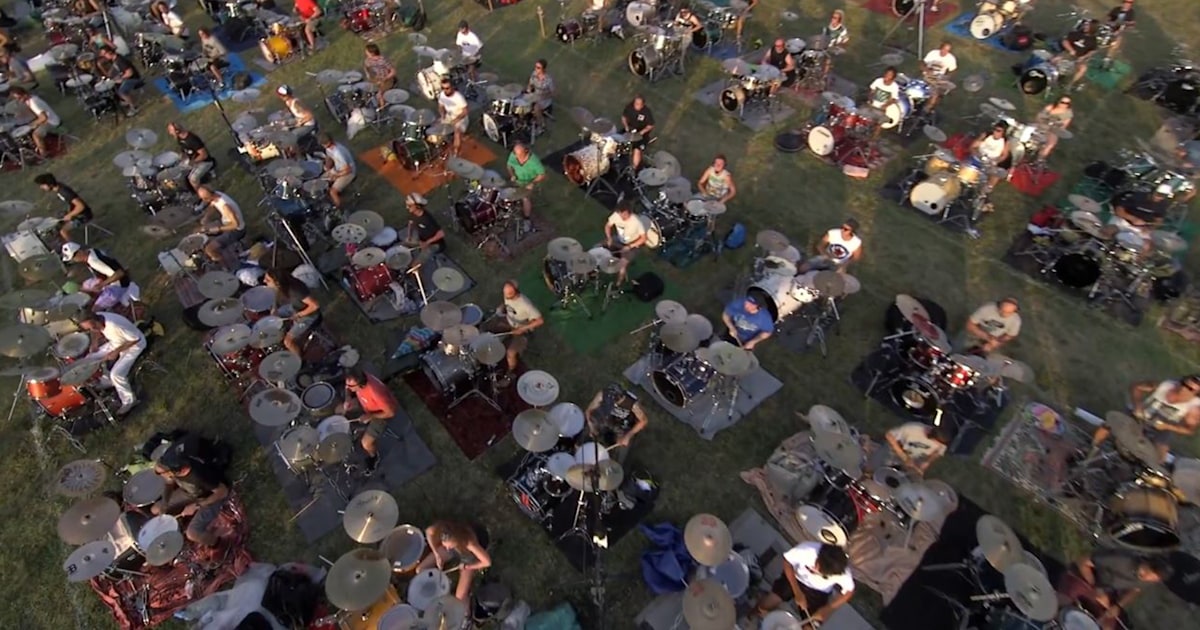 1,000 Foo Fighters fans unite for incredible 'Learn to Fly' performance