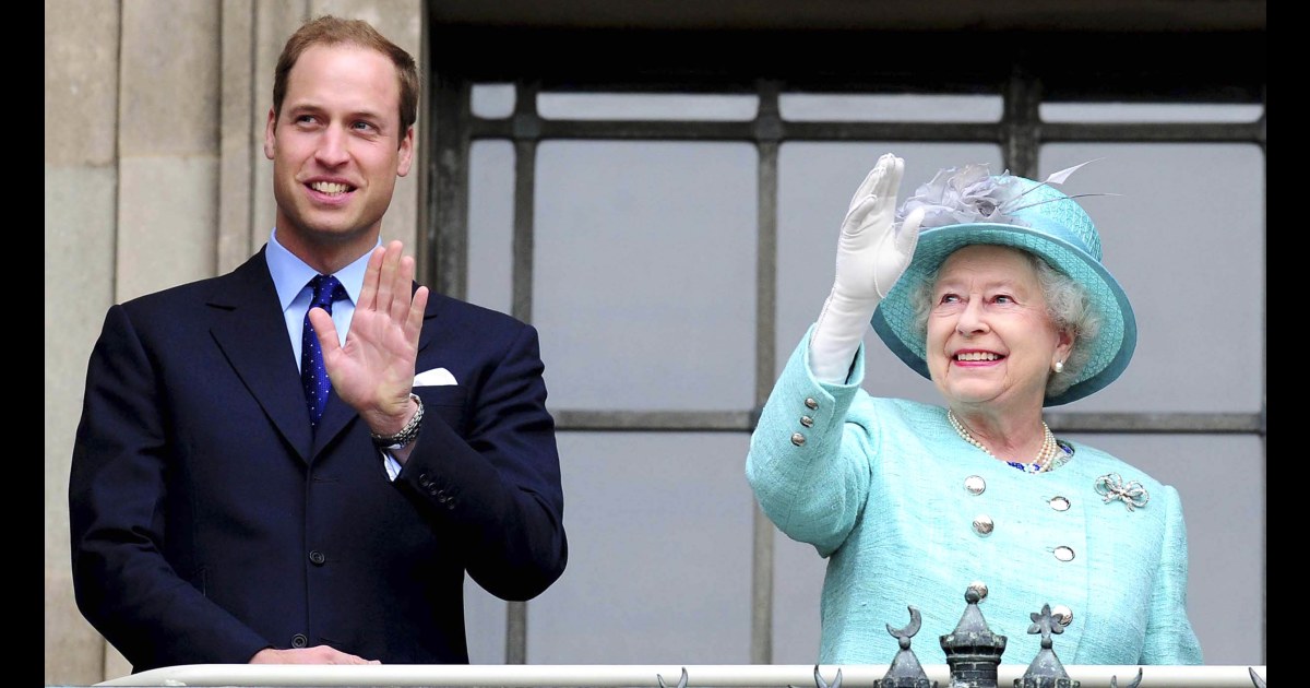 Prince William, Queen Elizabeth and other royals pose for striking new ...