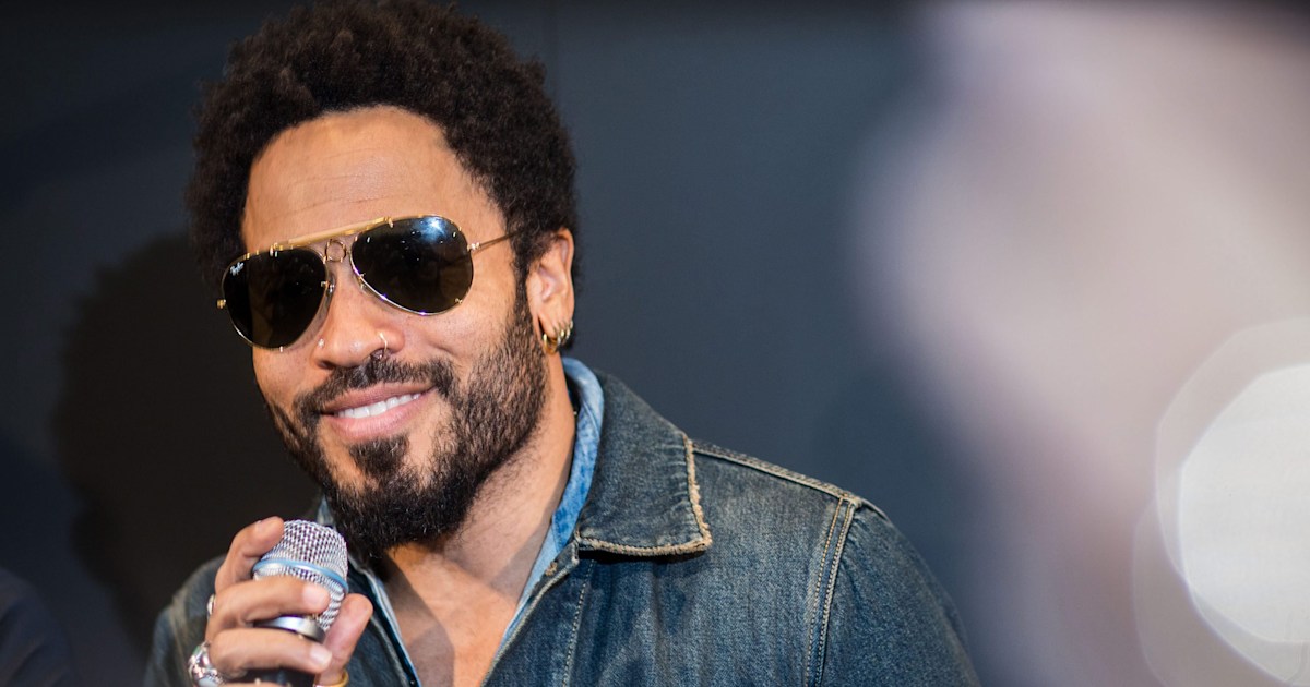 Lenny Kravitz splits pants at Sweden show, flashes crowd