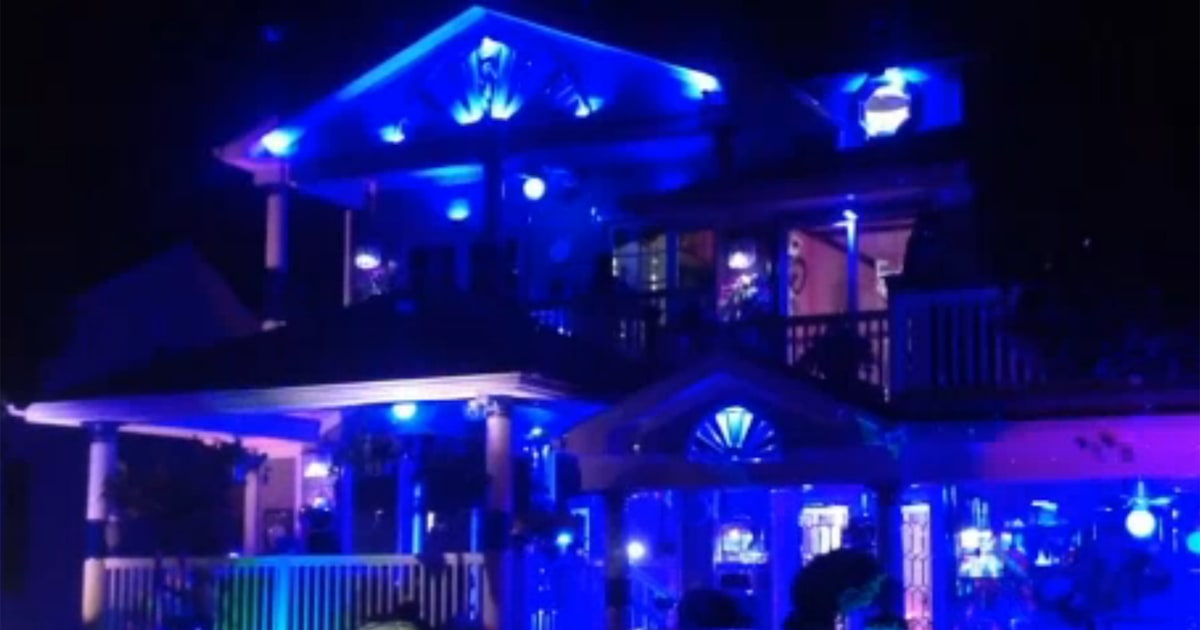 Blue house in New Jersey has neighbors seeing red
