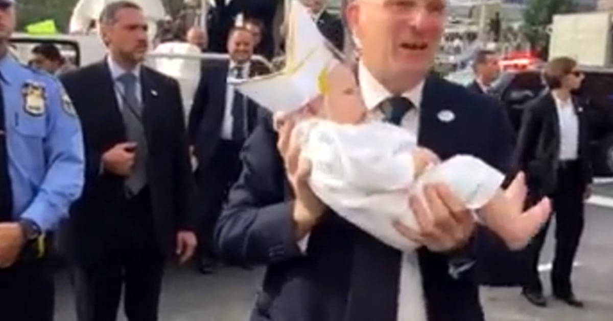 Pope Francis meets baby pope: See his sweet reaction