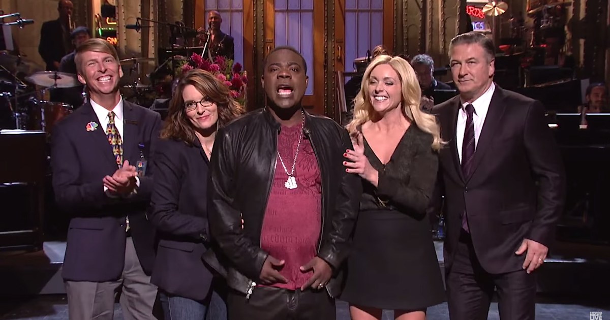 Tracy Morgan makes emotional 'SNL' return with '30 Rock' cast