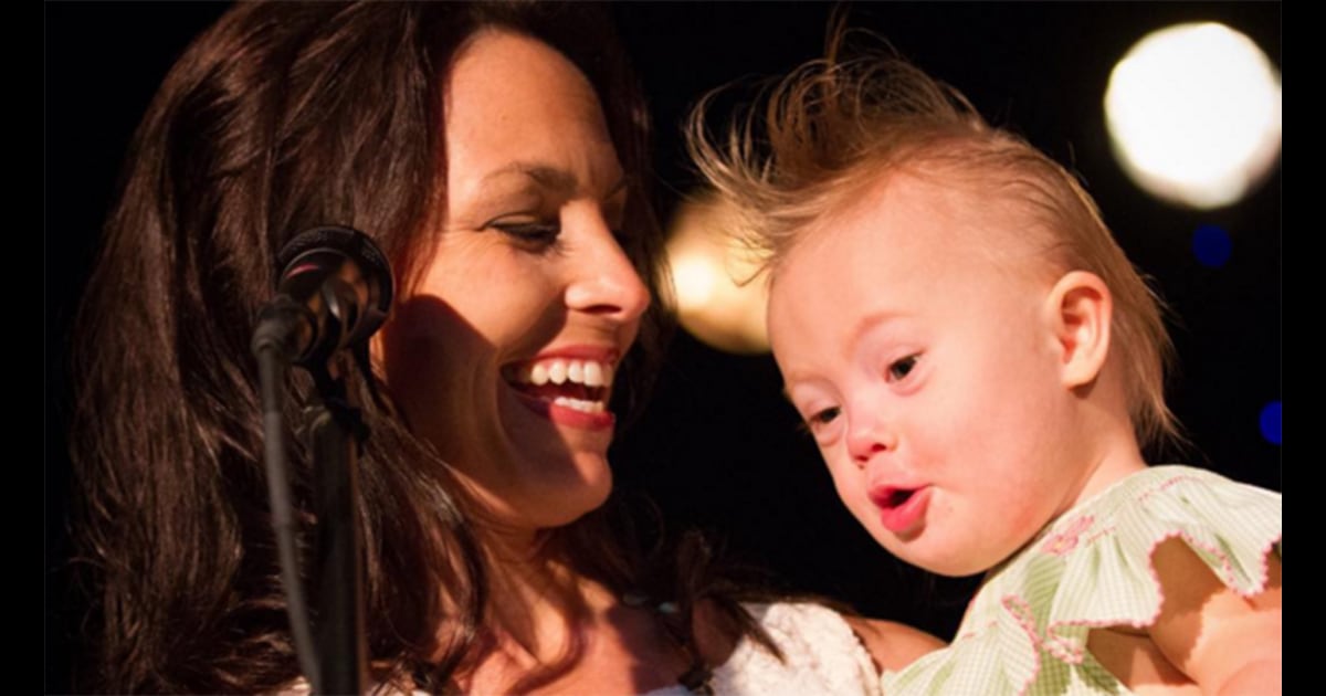 Joey Feek plays dress-up with daughter Indiana in adorable photo