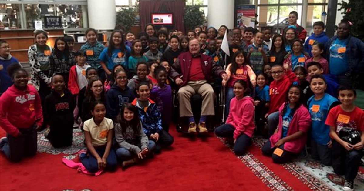 George H.W. Bush surprises students touring his presidential library