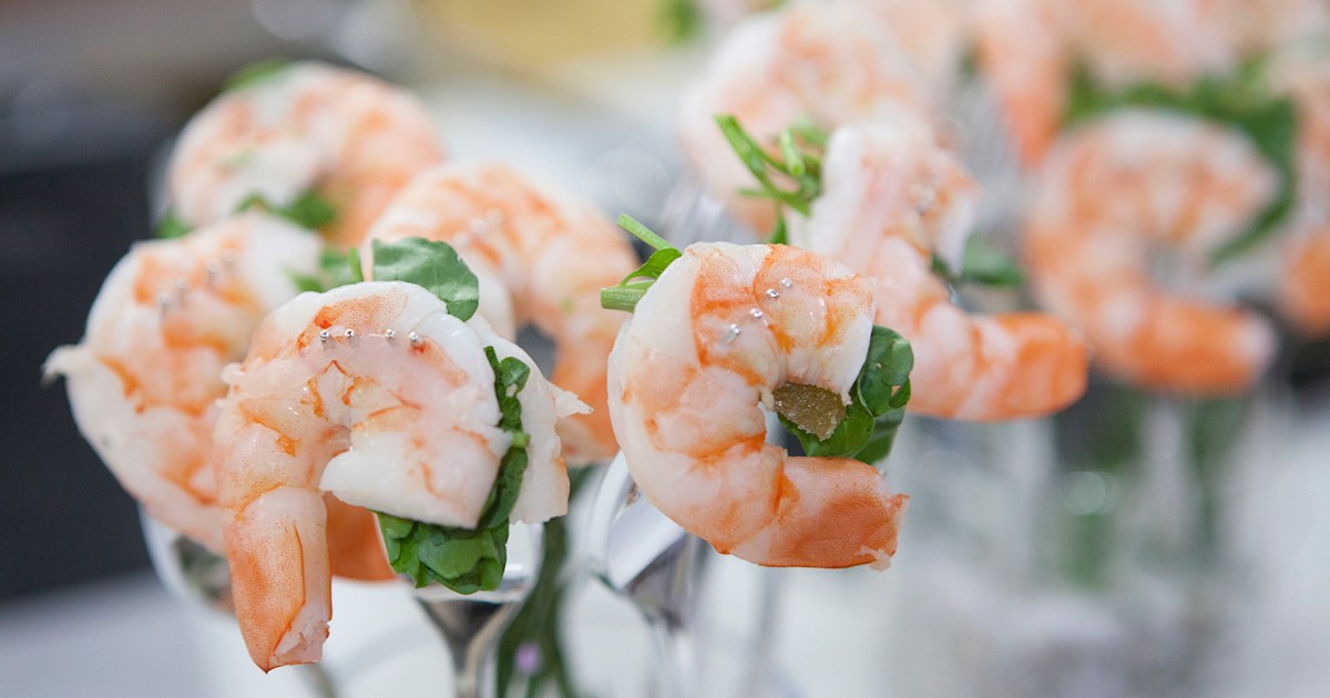 These elegant appetizers and cocktails are party-worthy