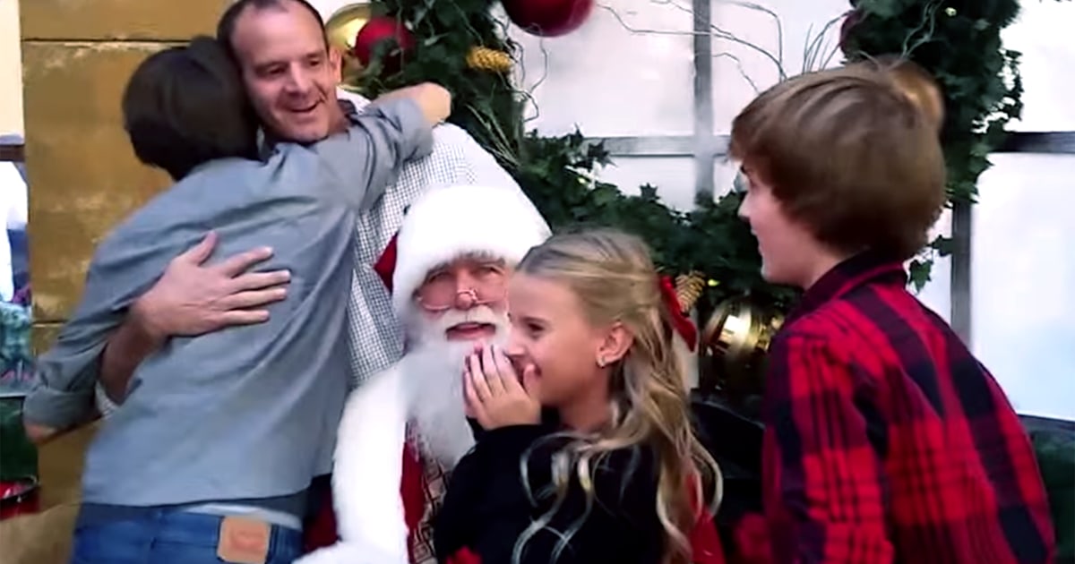 Deployed dad returns early to surprise kids in Santa photo