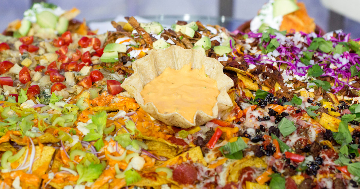 How to eat nachos like a team player