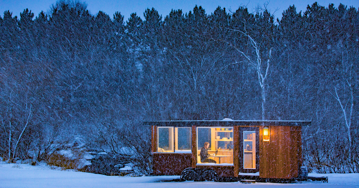 Tiny house with panoramic views: see inside!