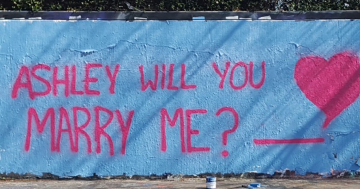 Police officer surprises girlfriend with elaborate graffiti proposal
