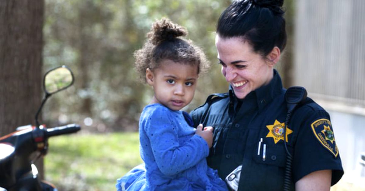 Deputy responds to little girl's fashion emergency — and now they're ...