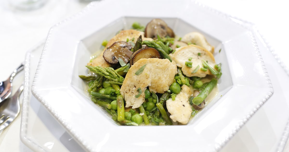 20-Minute Creamy Chicken Fricassee with Peas and Asparagus