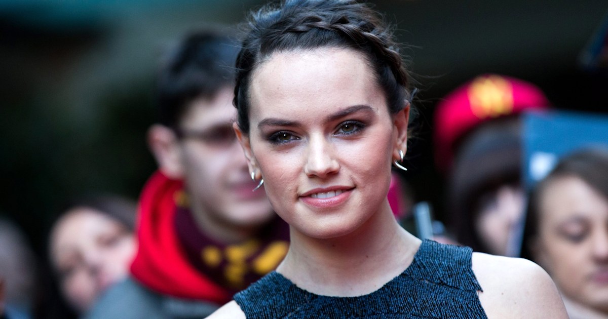 Daisy Ridley uses to Instagram to debate #nomakeup, #nofilter selfies