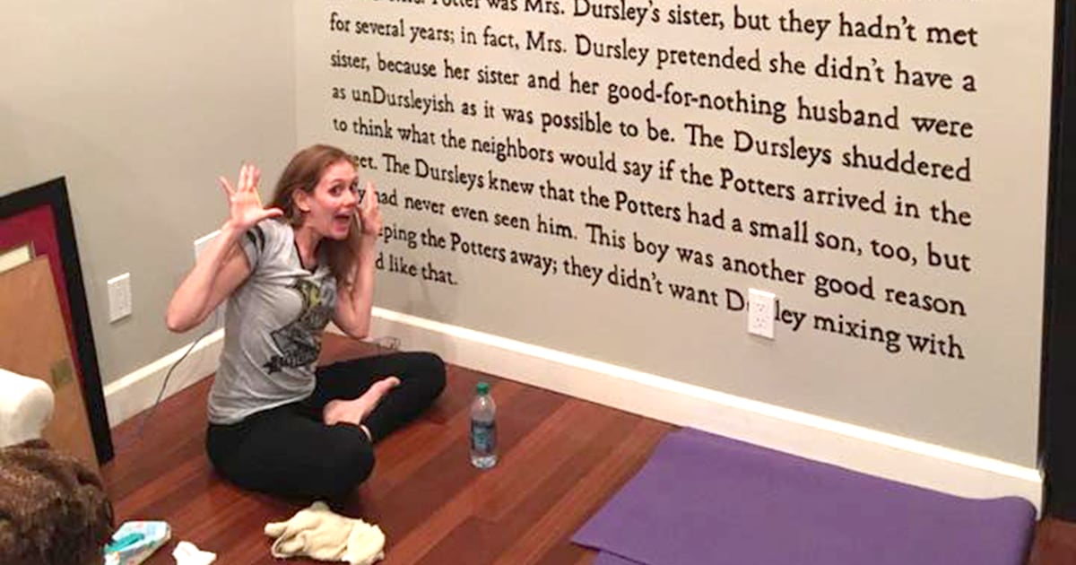 'Harry Potter': Woman paints 1st page of the series on her wall — and ...