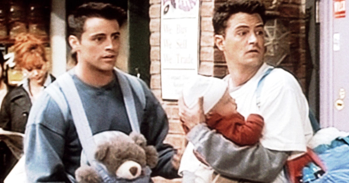 It's a 'Friends' mini-reunion! Matt LeBlanc and Matthew Perry meet up ...