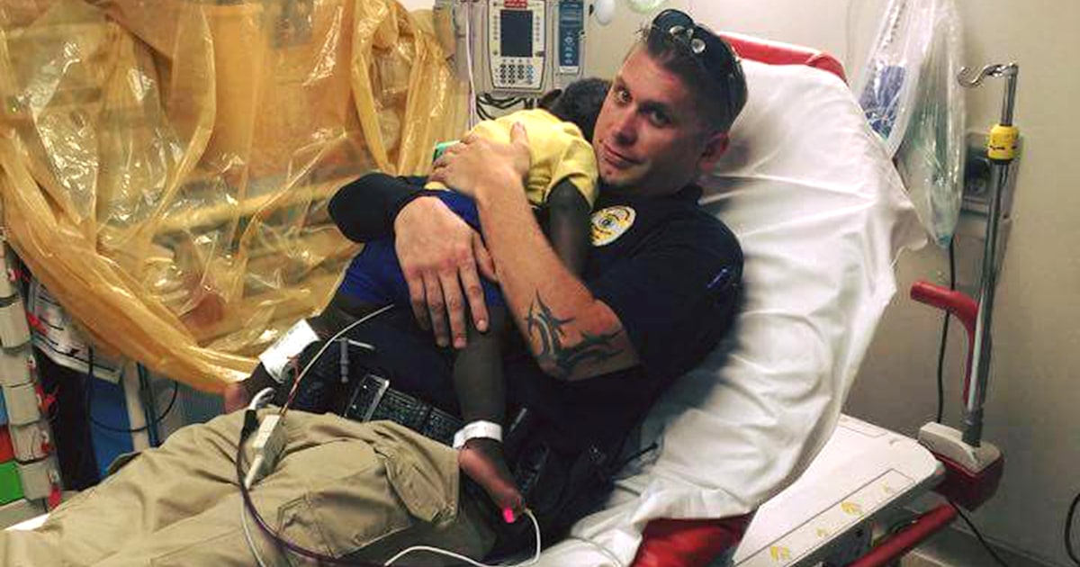 Police officer comforts toddler alone in the hospital