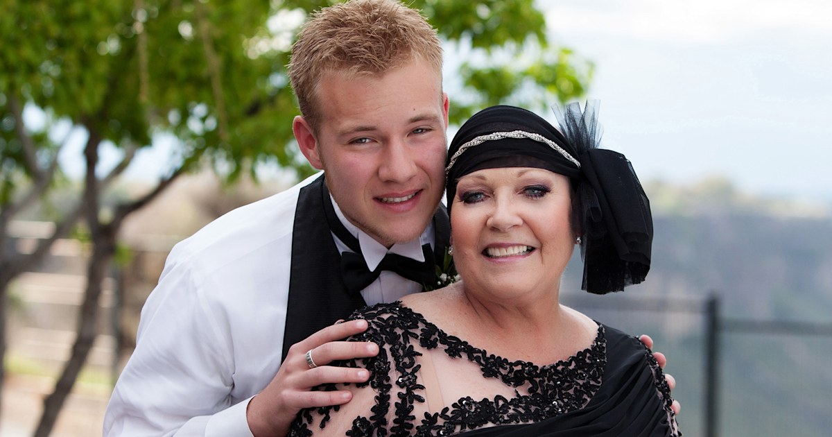 Teen takes mom with terminal brain cancer to prom