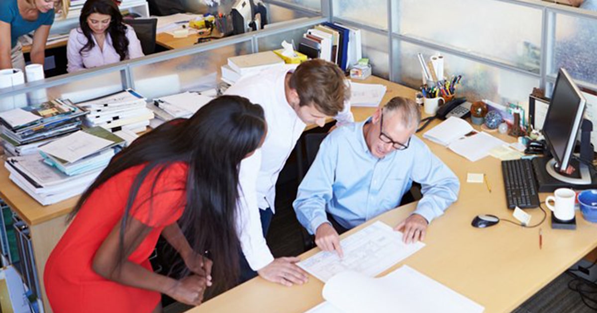 Helping co-workers can cause mental fatigue, hurt productivity