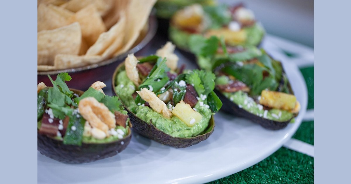 Do-it-yourself guacamole bar for a party
