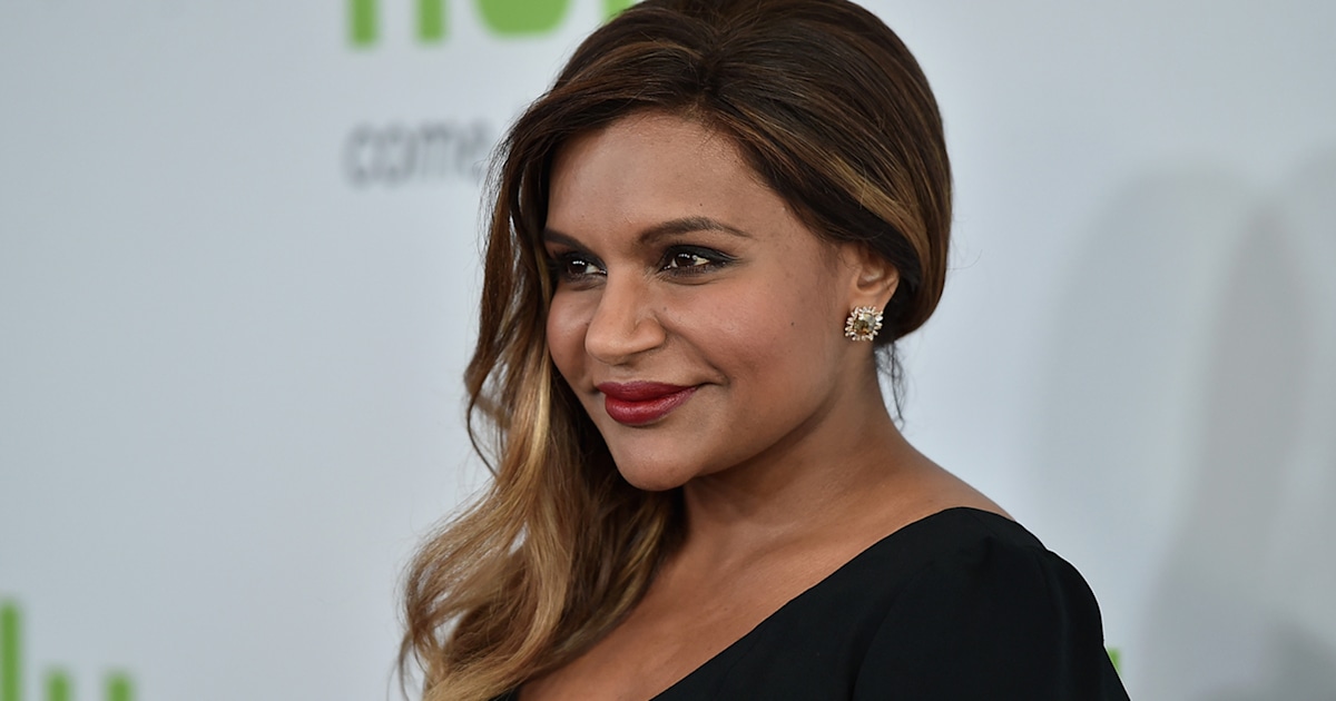 Mindy Kaling chops her hair! See her chic long bob