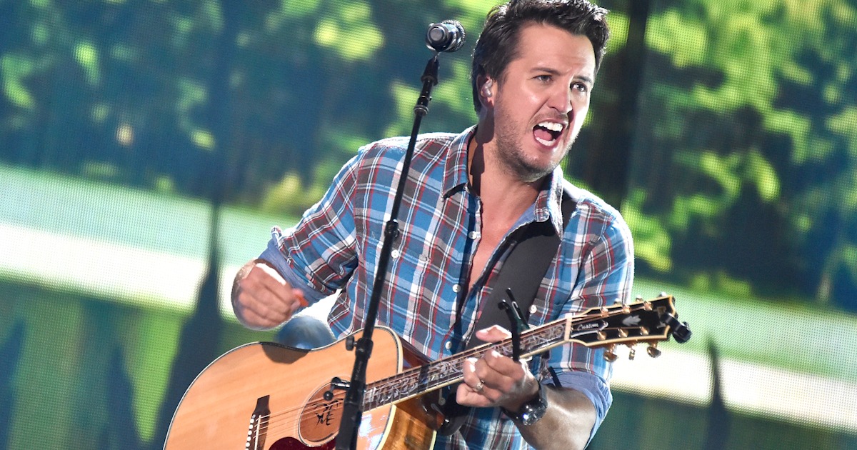Luke Bryan performs with broken clavicle, tweets gnarly injury photos