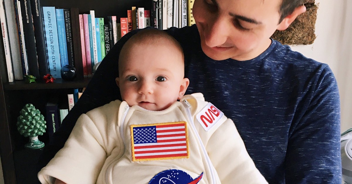 Dad turns baby daughter's onesie into an adorable NASA space suit