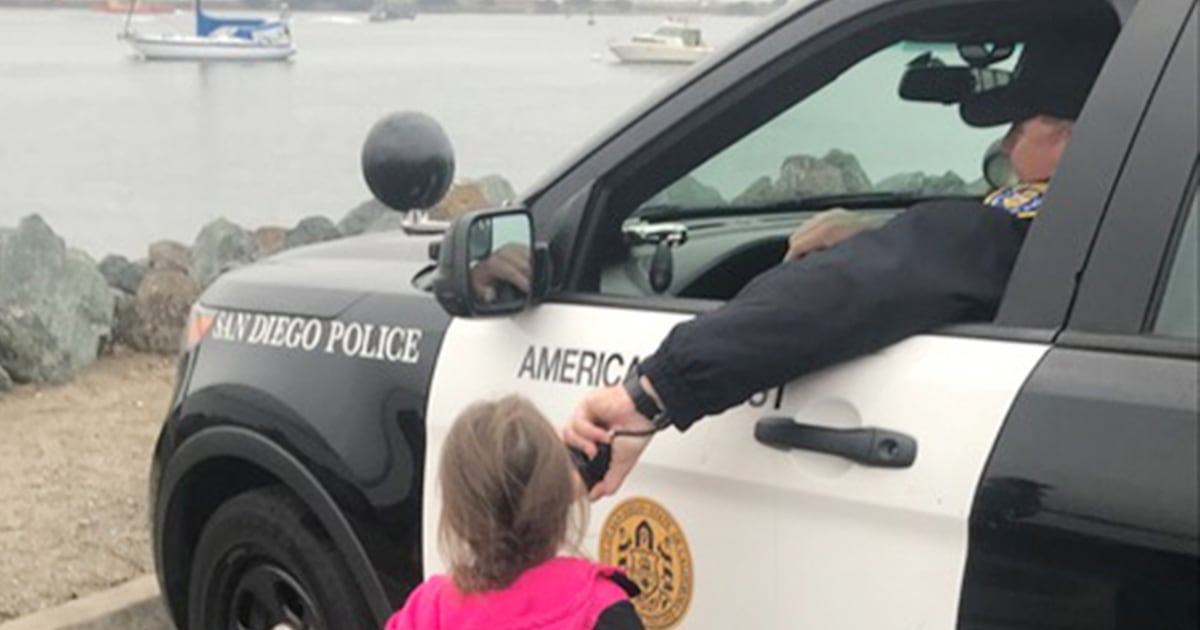 Officer help kids say goodbye to their Navy dad on deployment
