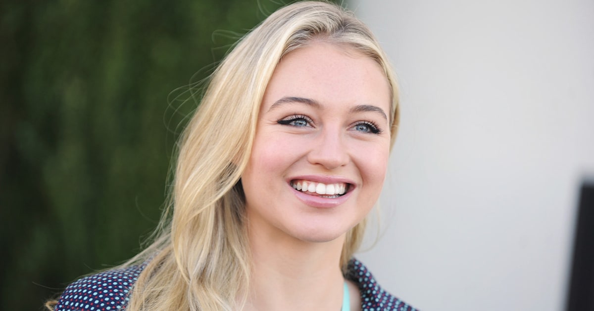 Model Iskra Lawrence shares celebrates unretouched photos
