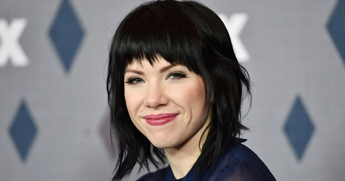 Carly Rae Jepsen looks just like Miley Cyrus with her new platinum 'do!