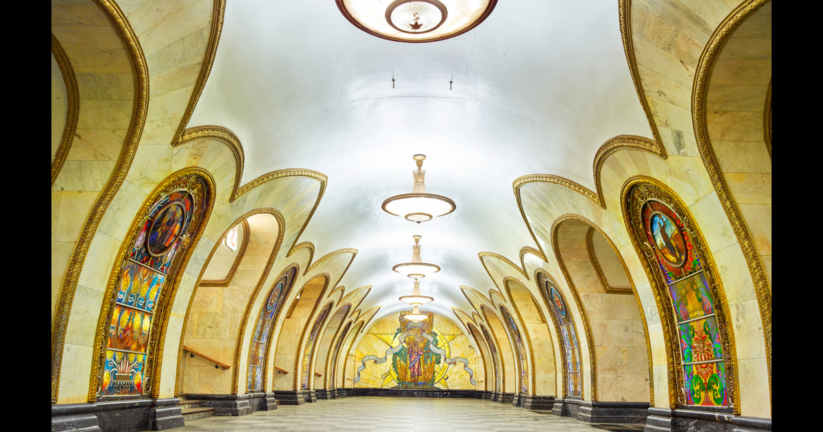These pics of Russian subway stations in the middle of the night are ...