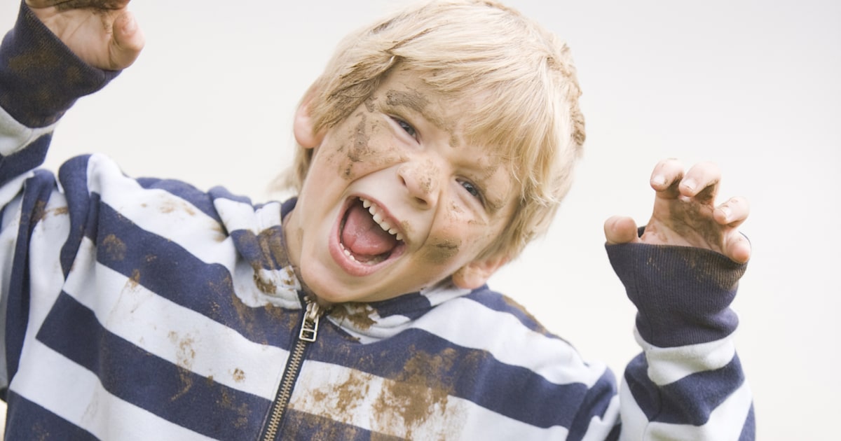 How to remove mud from clothing