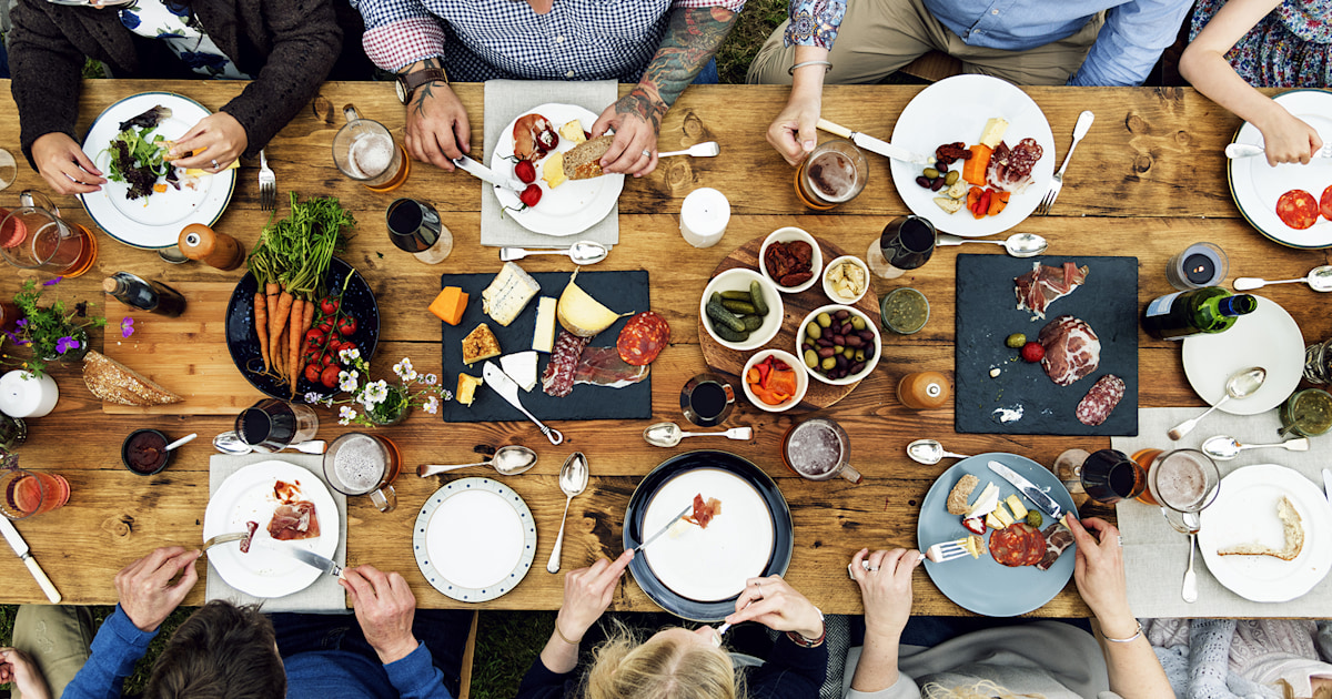 You can be healthy and go out to eat. Here's how to do it