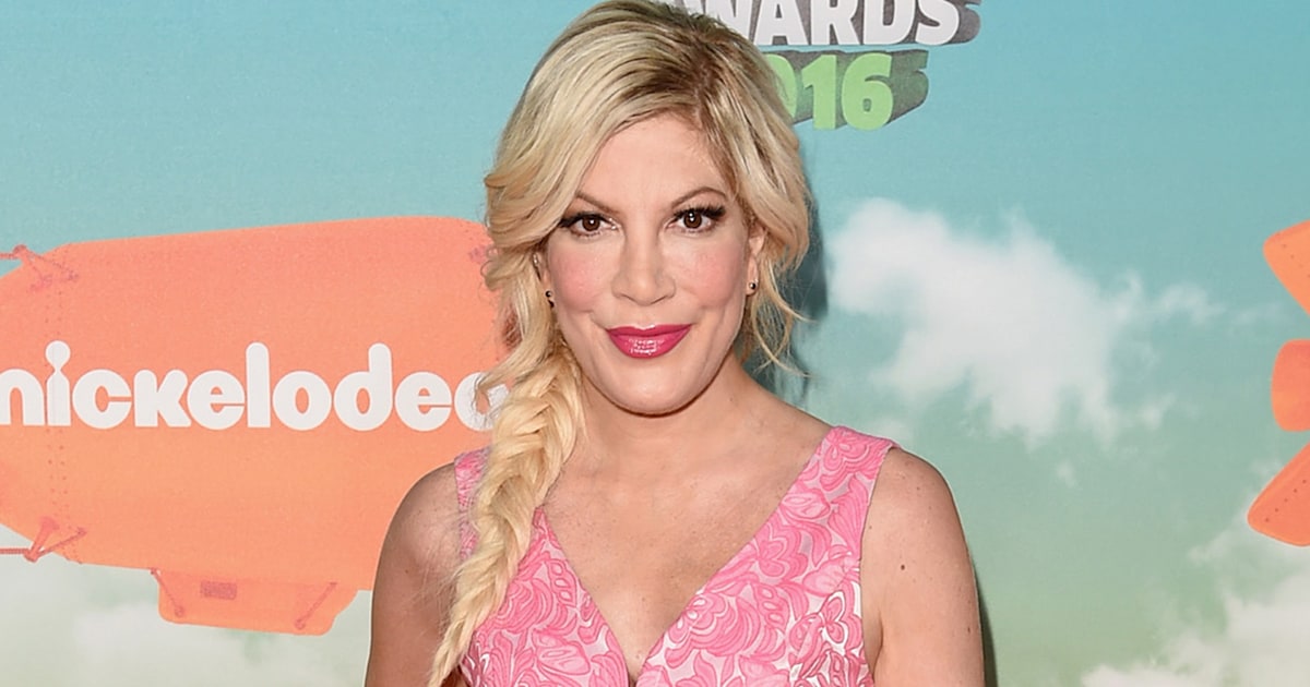 Tori Spelling shows off purple hair on Instagram