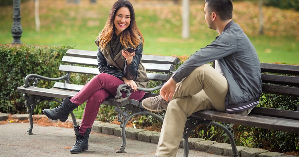 Meeting someone new? How a gaze signals the desire for romance (or not)