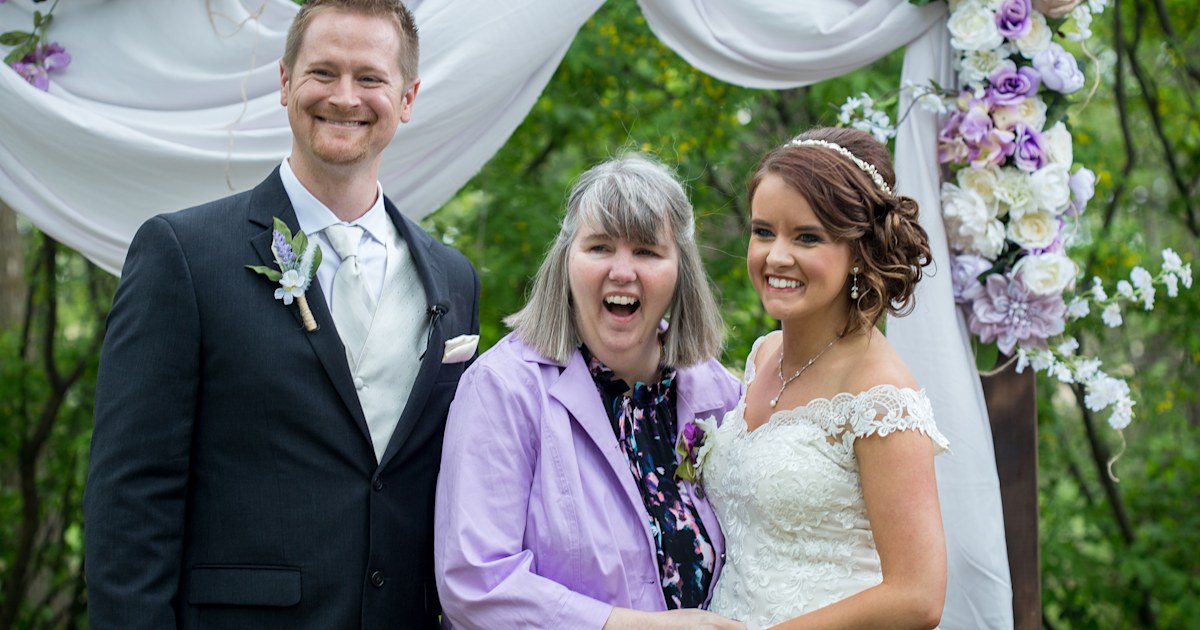 Bride marries in 25 days so mom with Alzheimer's can attend