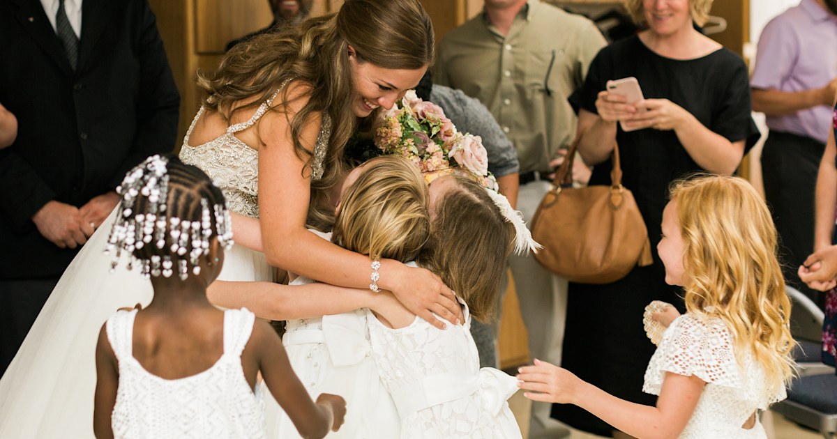 Indiana teacher's wedding includes kindergarten class