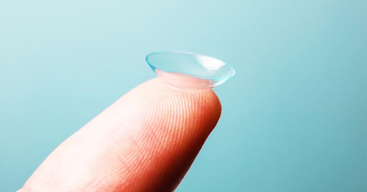 Teenagers risk eye infections with poor contact lens hygiene