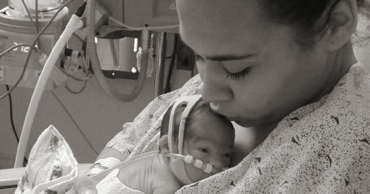 Picture of en caul baby born in car goes viral