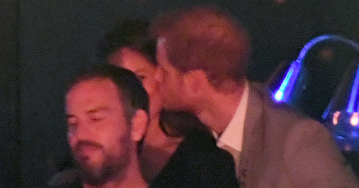 Prince Harry gives Meghan Markle a kiss at Invictus Games