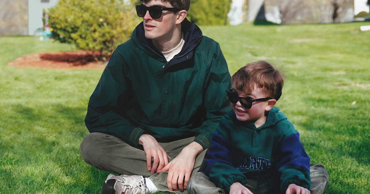 Photographer edits his adult self into childhood photographs