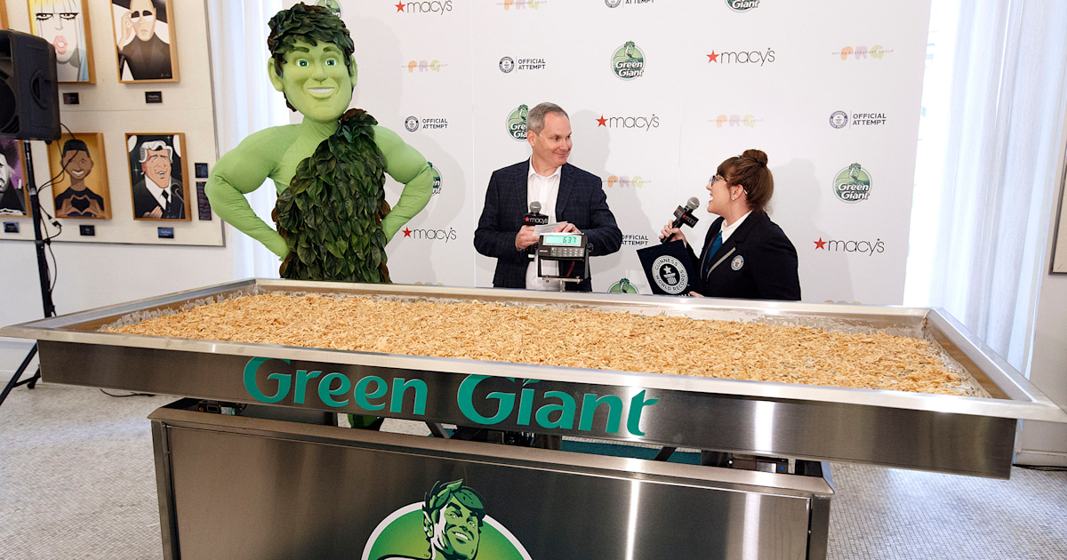 World's largest green bean casserole made by Green Giant