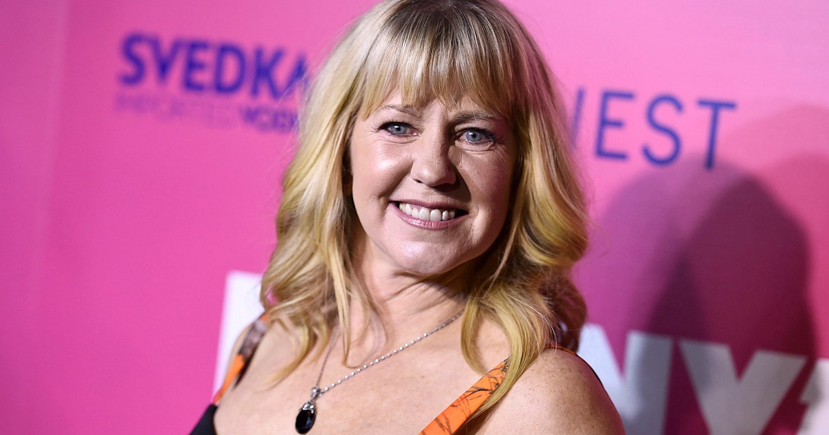 Tonya Harding walks the red carpet with Margot Robbie at 'I, Tonya ...