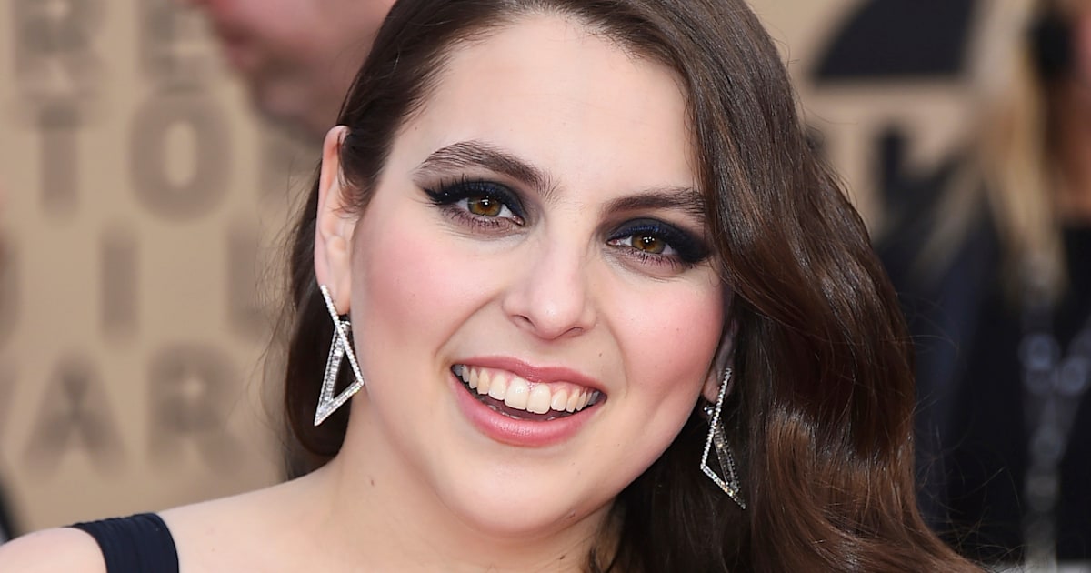 'Lady Bird' actress Beanie Feldstein wore her prom dress to the SAG Awards