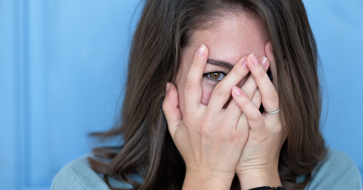 How to embrace your awkwardness and feel better