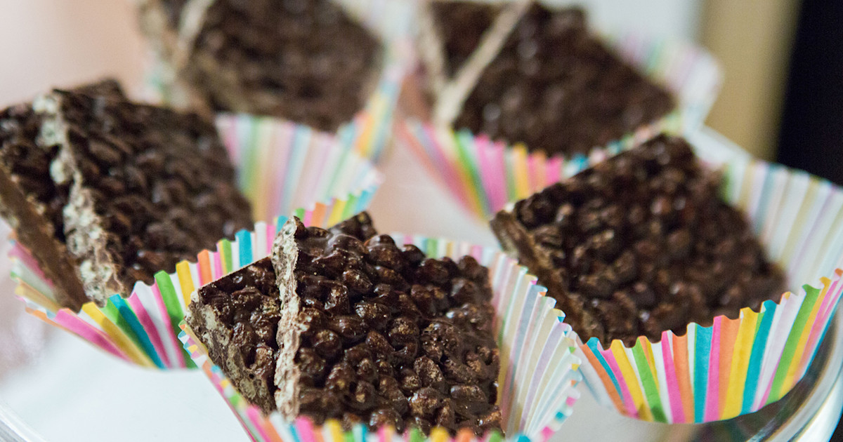 These dark chocolate crunch bars are delicious — and only 150 calories