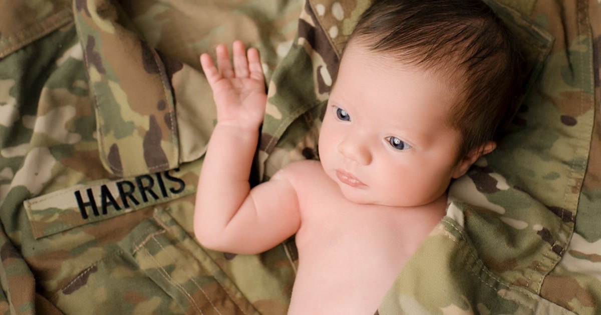 Baby photos with father's Army uniform show family's love