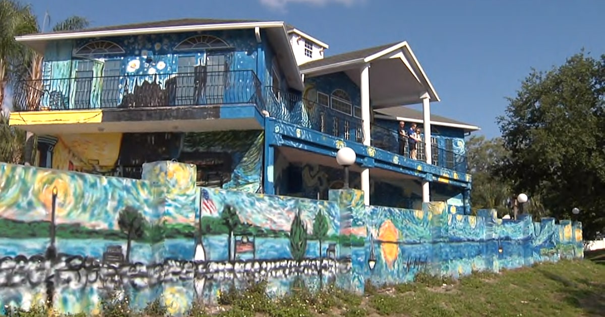 Owners of 'Starry Night' house in battle against Florida city