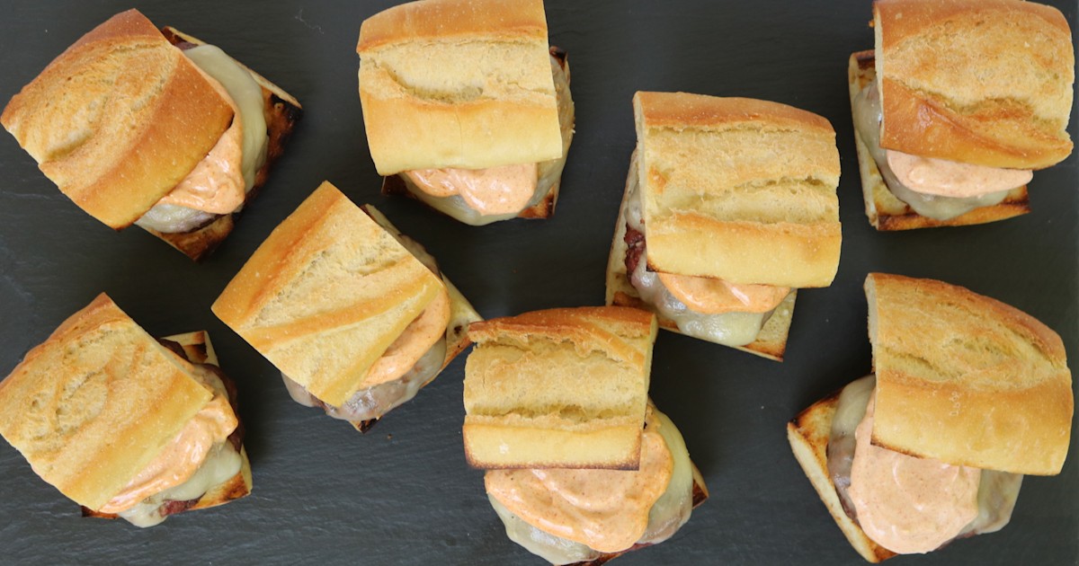 Cheesy Grilled Garlic Bread Burgers Recipe