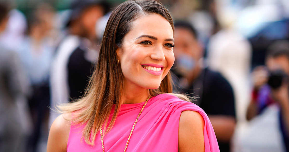 Mandy Moore is returning to the recording studio — and shared a clip of ...