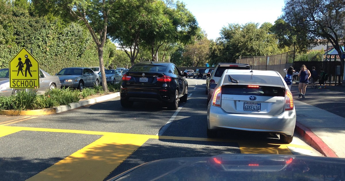 The 7 rules parents must not break in the school drop-off line
